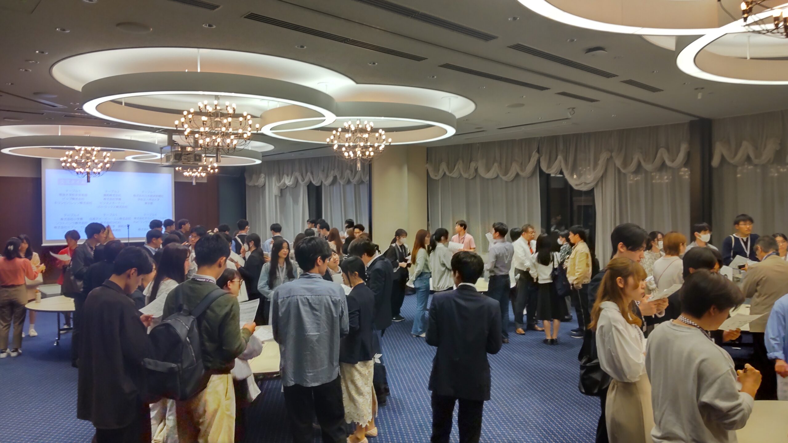 「明大生とOB・OG交流会」を実施しました | 明治大学校友会本部